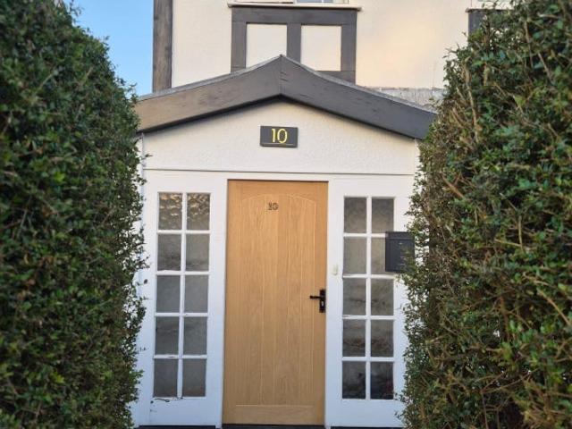 Room at Highway Road, Charnwood