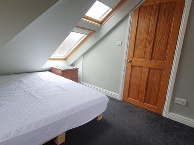 Room at Highworth Road, Bristol