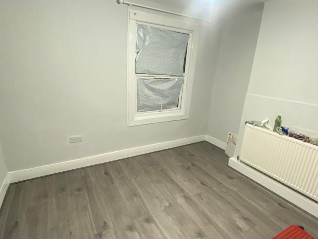 Room at High Street North, Greater London