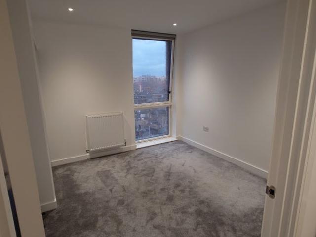 Room at High Street North, Greater London