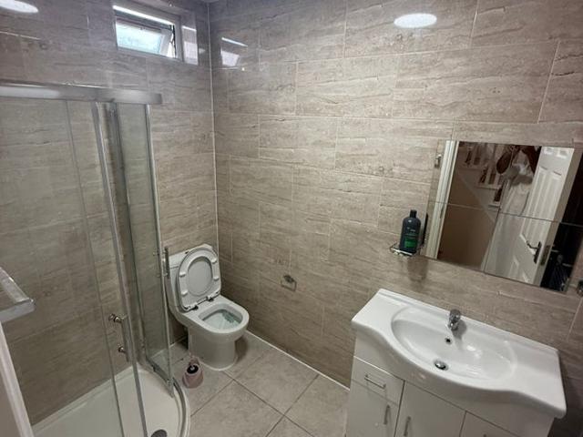 Room at High Street North, Greater London