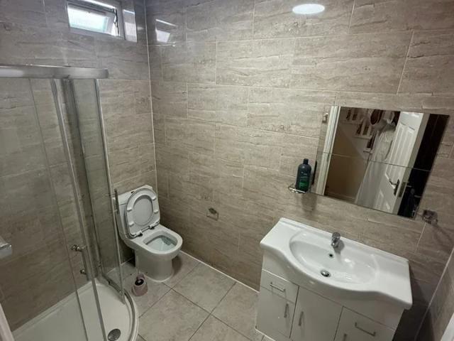 Room at High Street North, Greater London