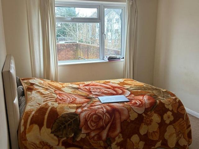 Room at High Street, Burnham