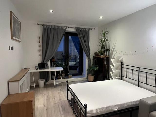 Room at High Street, Cardiff
