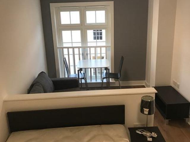 Room at High Street, Chelmsford