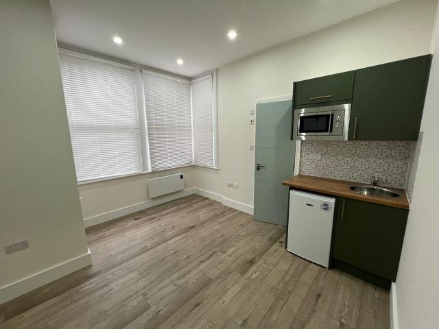 Room at High Street, Cheshunt