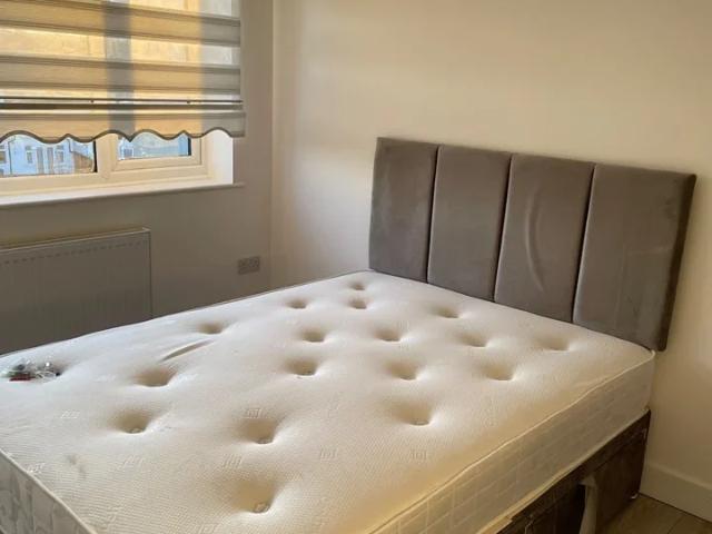 Room at High Street, Cheshunt
