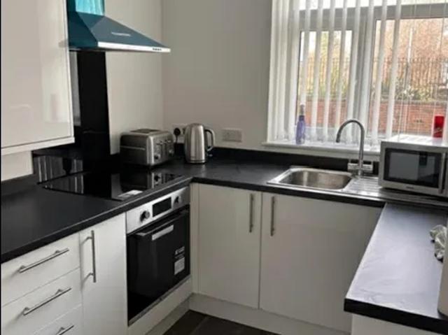 Room at High Street, Connah's Quay