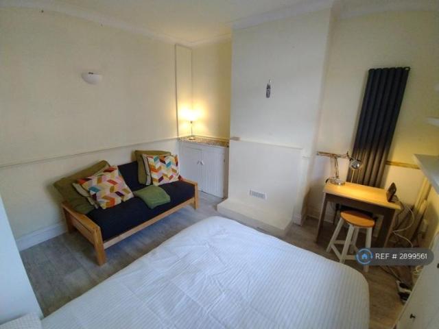 Room at High Street, Dartford