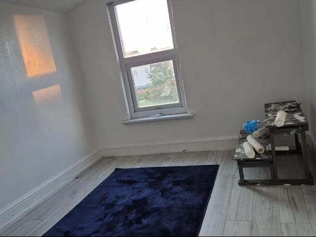 Room at High Street, Gillingham