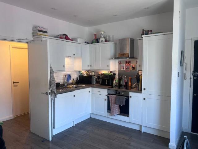 Room at High Street, Greater London