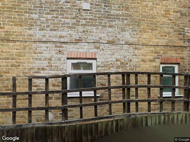 Room at High Street, Greater London