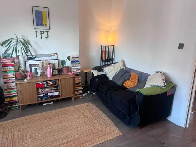 Room at High Street, Greater London