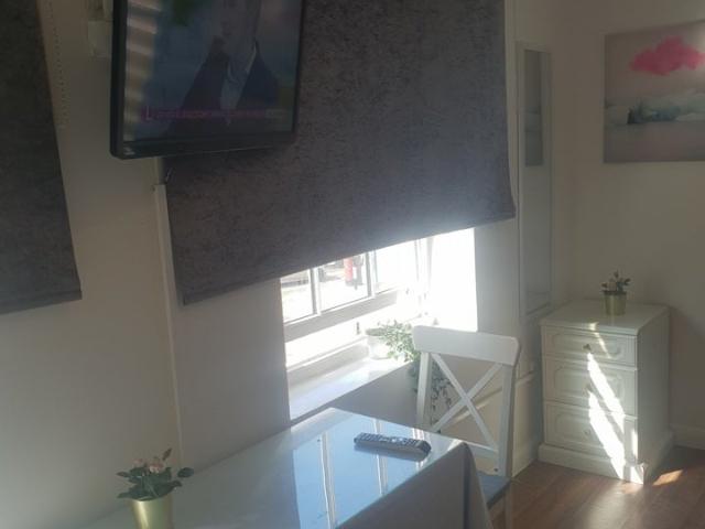 Room at High Street, Greater London
