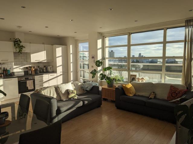 Room at High Street, Greater London