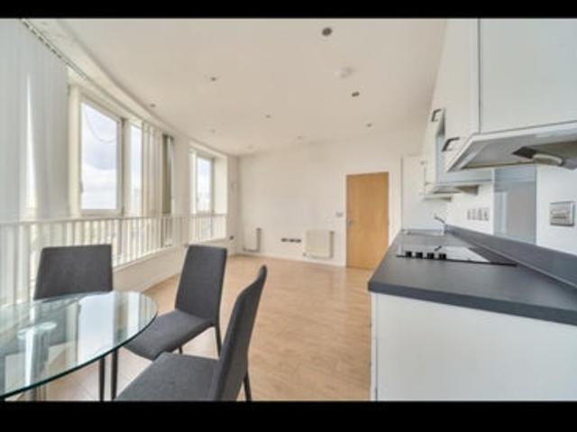 Room at High Street, Greater London