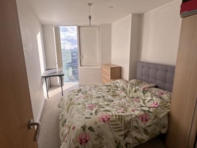 Room at High Street, Greater London