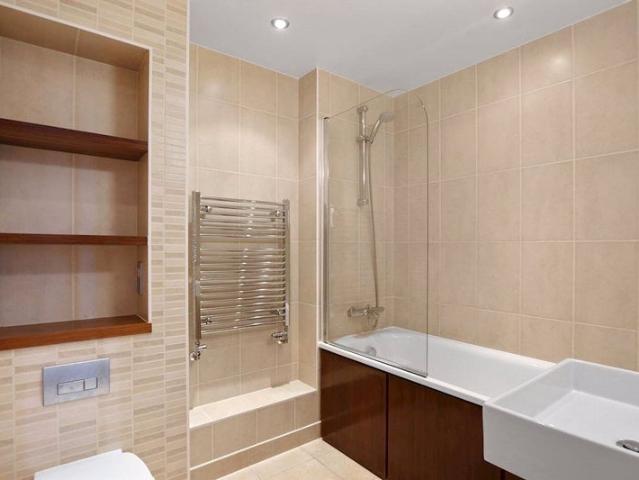 Room at High Street, Greater London
