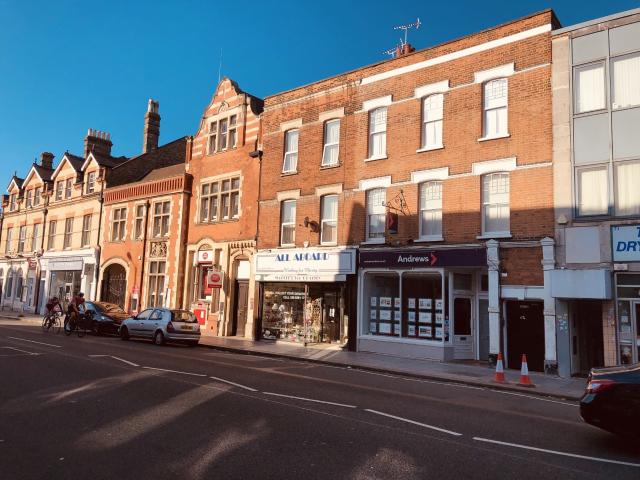 Room at High Street, Greater London
