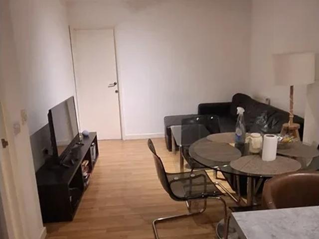 Room at High Street, Greater London
