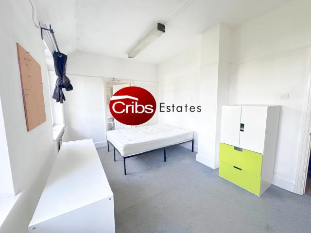 Room at High Street, Greater London