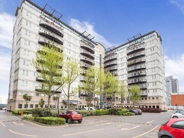 Room at High Street, Greater London