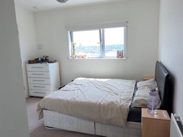 Room at High Street, Greater London