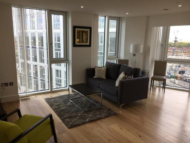 Room at High Street, Greater London
