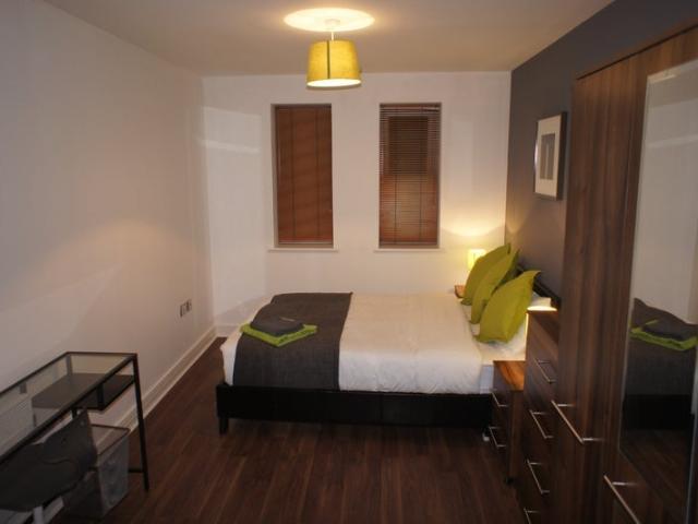 Room at High Street, Greater London