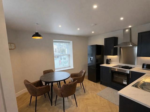 Room at High Street, High Peak