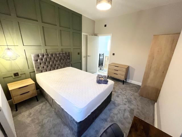 Room at High Street, Peterborough