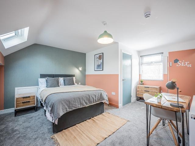 Room at High Street, Sandwell
