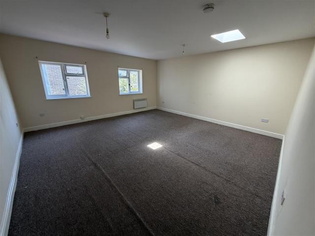 Room at High Street, Sandwell