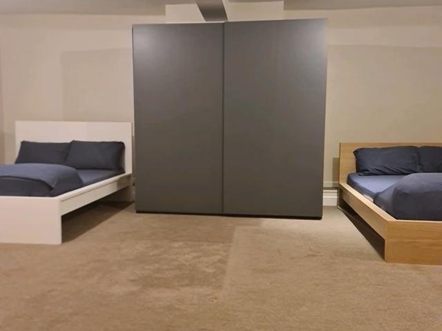 Room at High Street, Slough