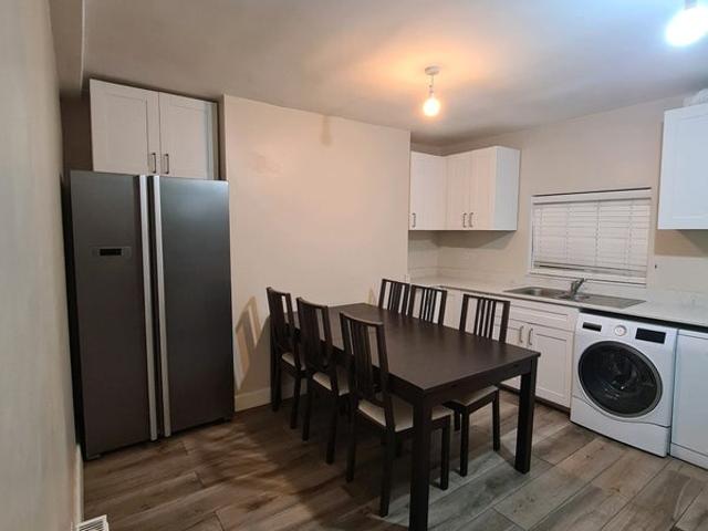 Room at High Street, Slough