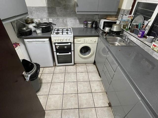 Room at High Street South, Greater London