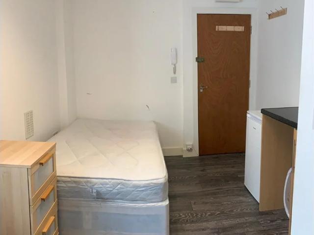 Room at High Road, Greater London