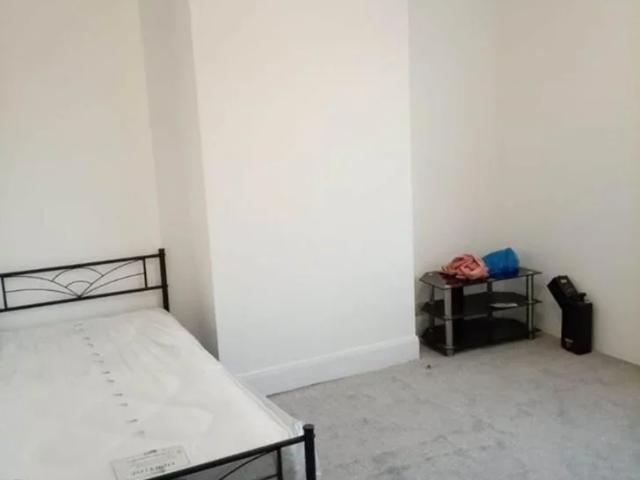 Room at High Road, Greater London