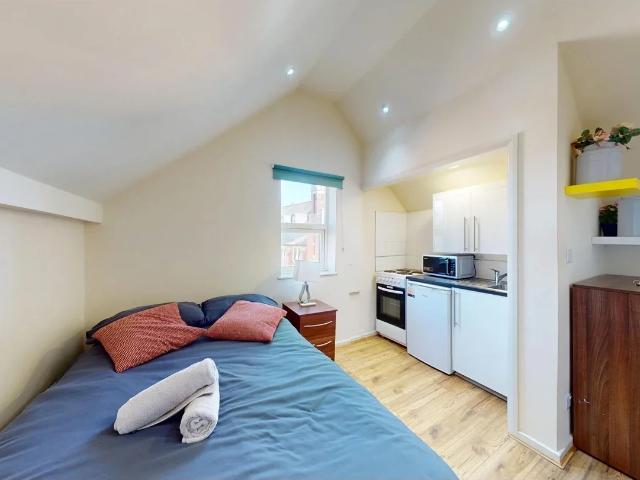 Room at High Road, Greater London