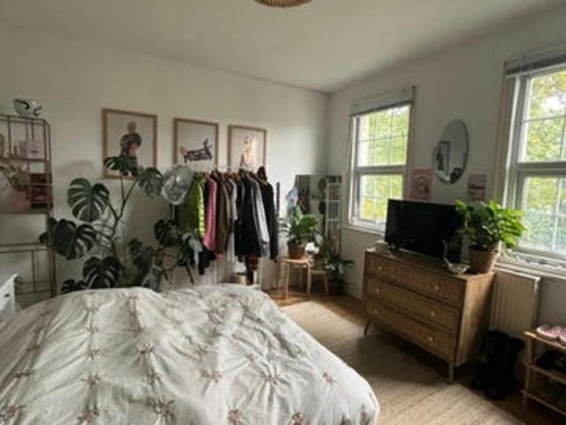 Room at High Road, Greater London