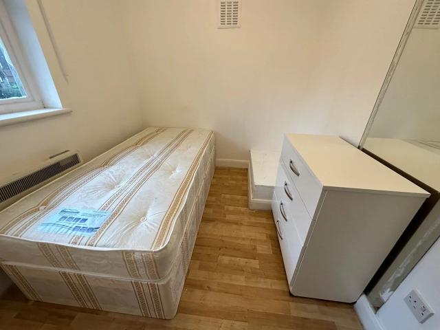 Room at High Road, Greater London