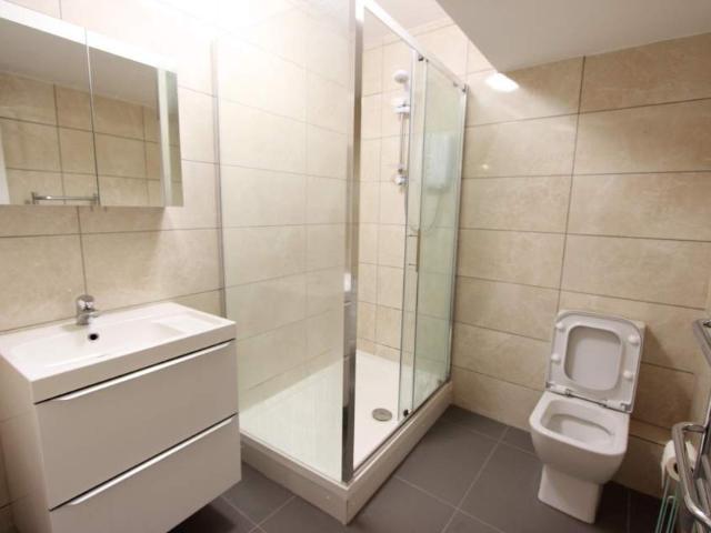 Room at High Road, Greater London