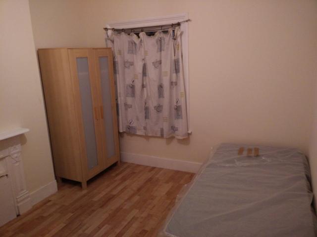 Room at High Road, Greater London