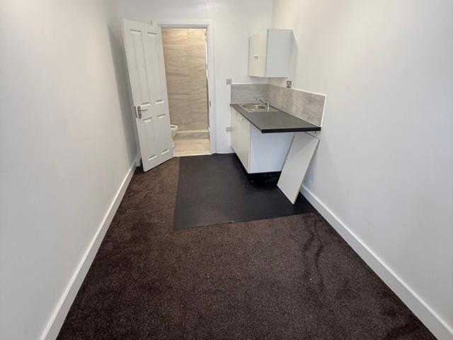 Room at High Road, Greater London