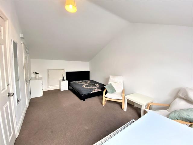 Room at High Road, Greater London