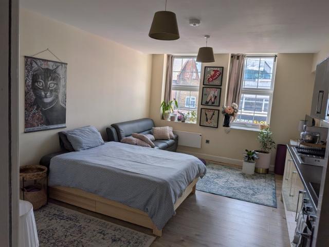 Room at High Road, Greater London