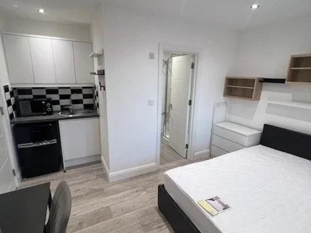 Room at High Road, Greater London
