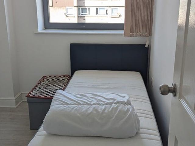 Room at High Road, Greater London