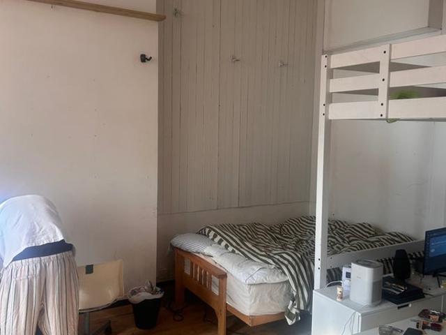 Room at High Road, Greater London