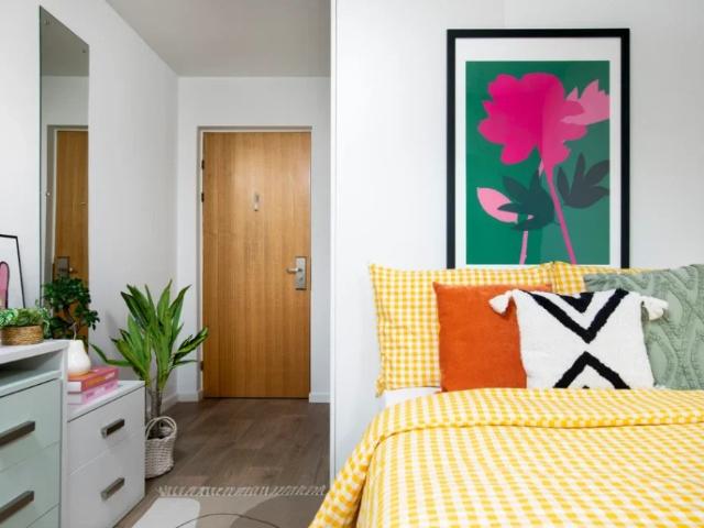 Room at High Road, Greater London